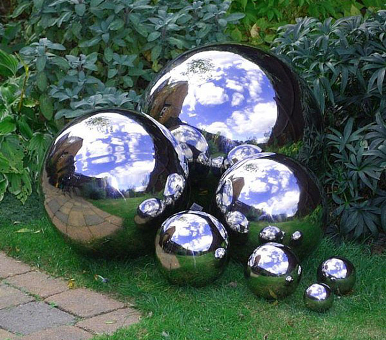Gazing Balls Stainless Steel Garden Globes gazing-balls-stainless-steel-garden-globes