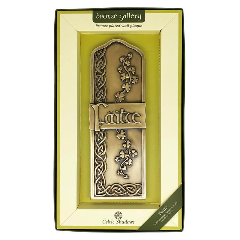 Failte - Welcome with Scattered Shamrock Plaque | Keilys.com