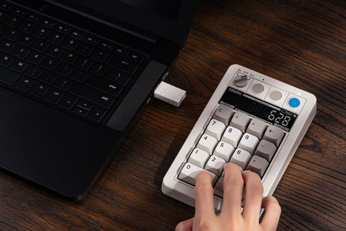 8BitDo Retro 18 Mechanical Numpad- M Edition