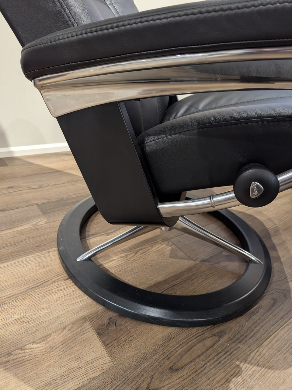 Stressless Wing Medium Signature Base Chair and Ottoman in Paloma Black