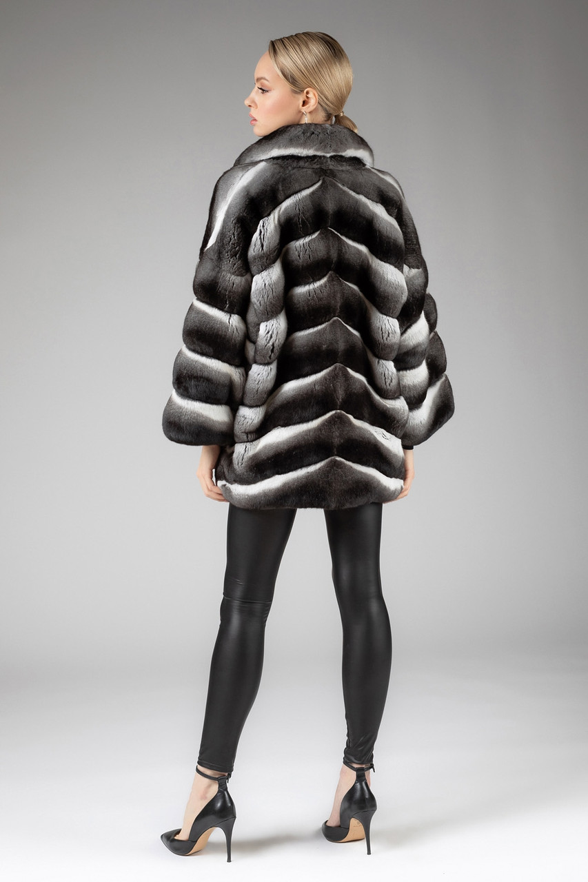 Chinchilla fur cape with a-line cut diagonal| SKANDINAVIK FUR