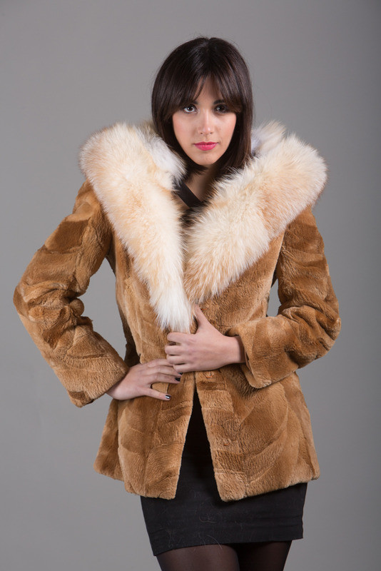 Beaver Fur Coat Cobra Hood | SKANDINAVIK FUR