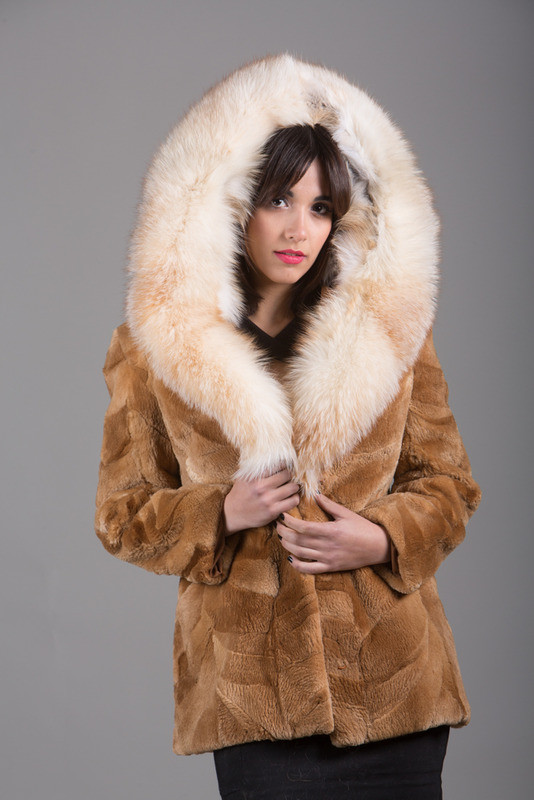 Beaver Fur Coat Cobra Hood | SKANDINAVIK FUR