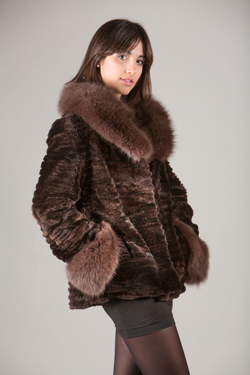 Brown Sculpted Beaver Fur Jacket Fox Fur Collar and Cuffs | SKANDINAVIK FUR