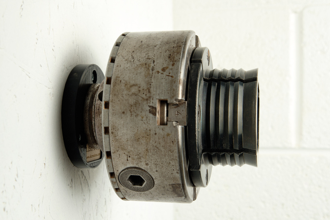 Turner's Chuck-Mate: Wall Mounted Chuck Holder for 1-1/4in and 1in x 8TPI