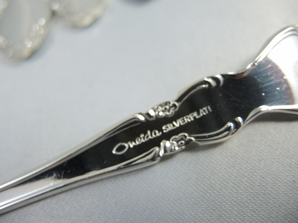 Vintage Oneida Cutlery sets and replacements-in stock now
