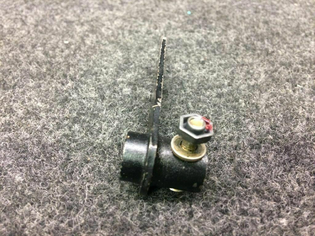 69092-002 Piper PA32R-301 Arm Fuel Selector Control