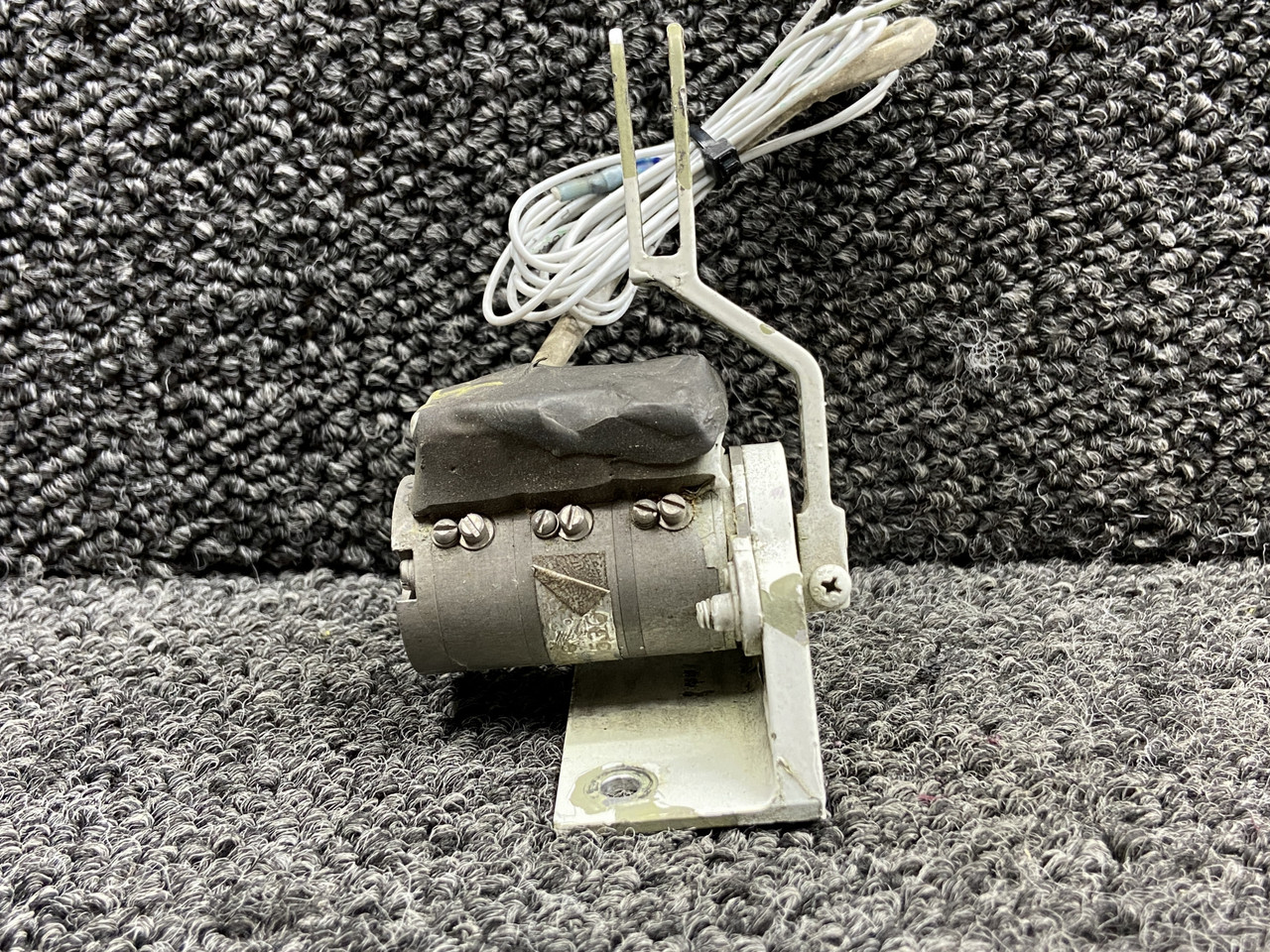 2625045-10 Lear Jet 55 Flap Limit Switch Assembly RH with Mounting Bracket