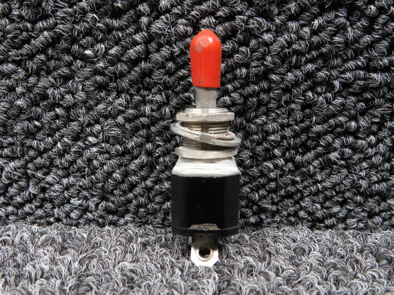 MS35058-27 (Alterante: 8812K14) Cutler-Hammer Momentary Toggle Switch ...