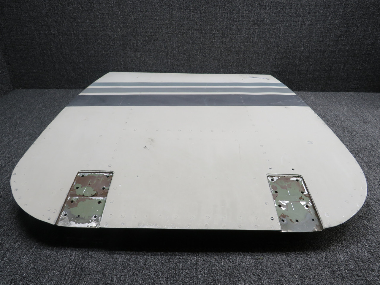 5111505-6 Cessna 421A Lower Cabin Door Structure has No Steps