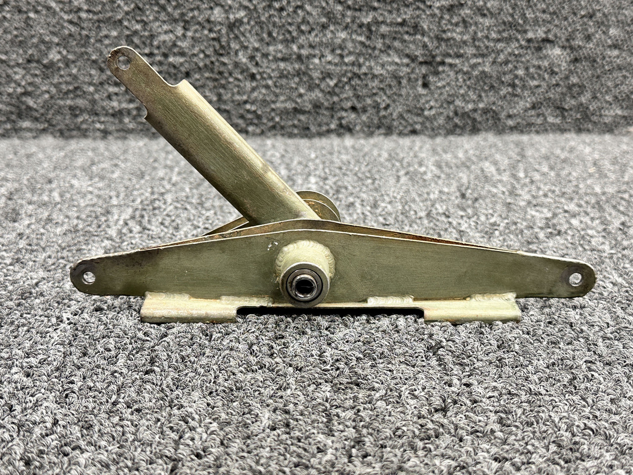 1221087-12 Cessna 210J Aileron Bellcrank Assembly RH with Autopilot Arm