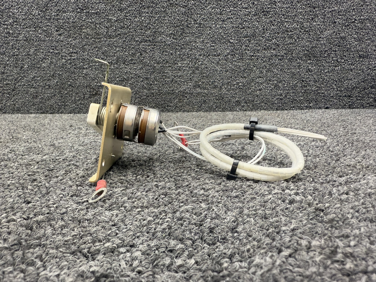 JDIN200P103UA Cessna T210M Autopilot Potentiometer with Lever For Sale