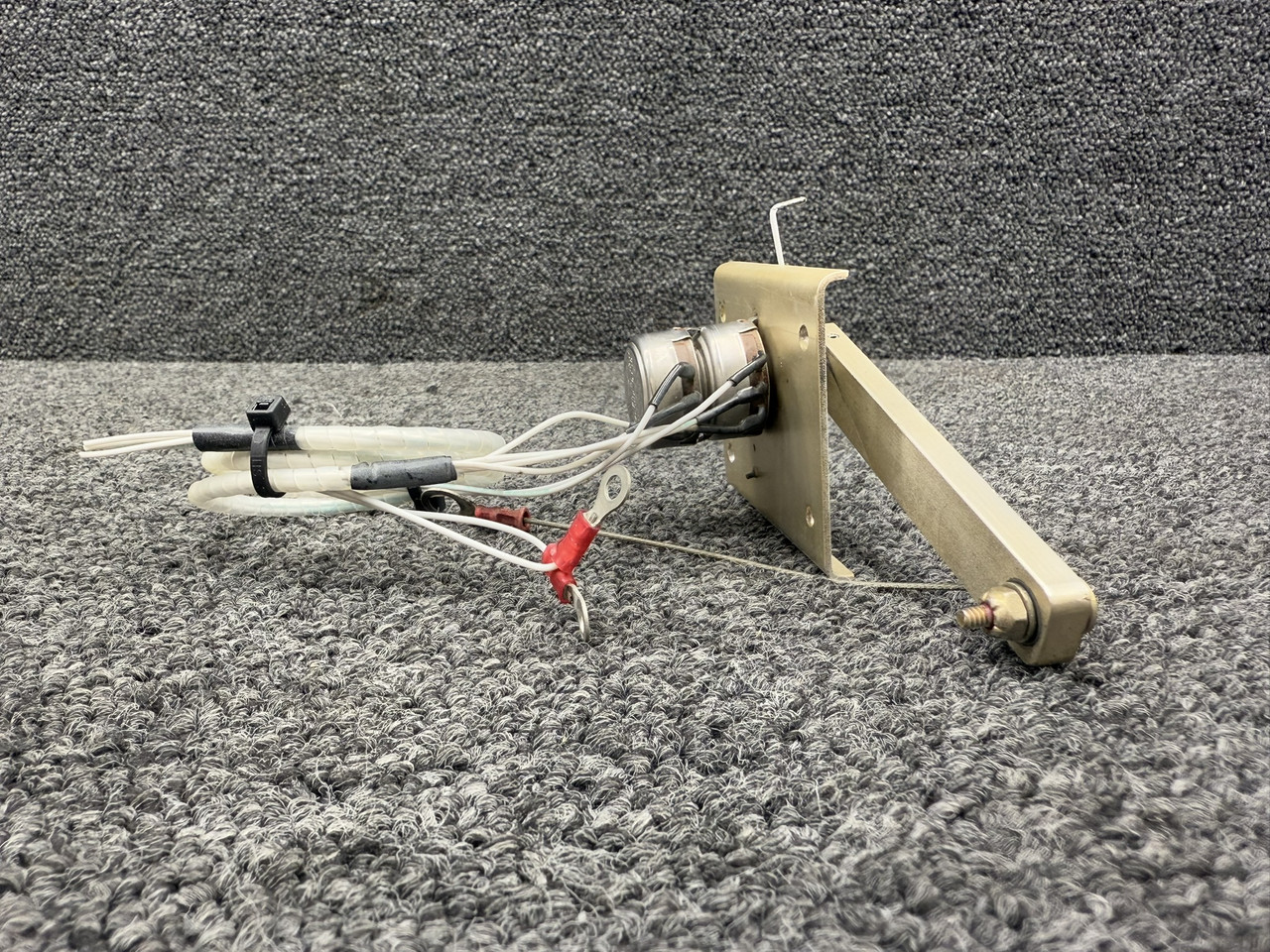 JDIN200P103UA Cessna T210M Autopilot Potentiometer with Lever For Sale