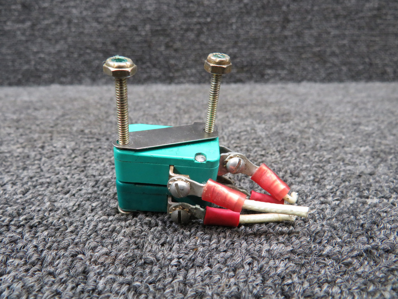 MS25253-1 (Alt: V3-1001) Micro Switch Assembly Set of 2 For Sale