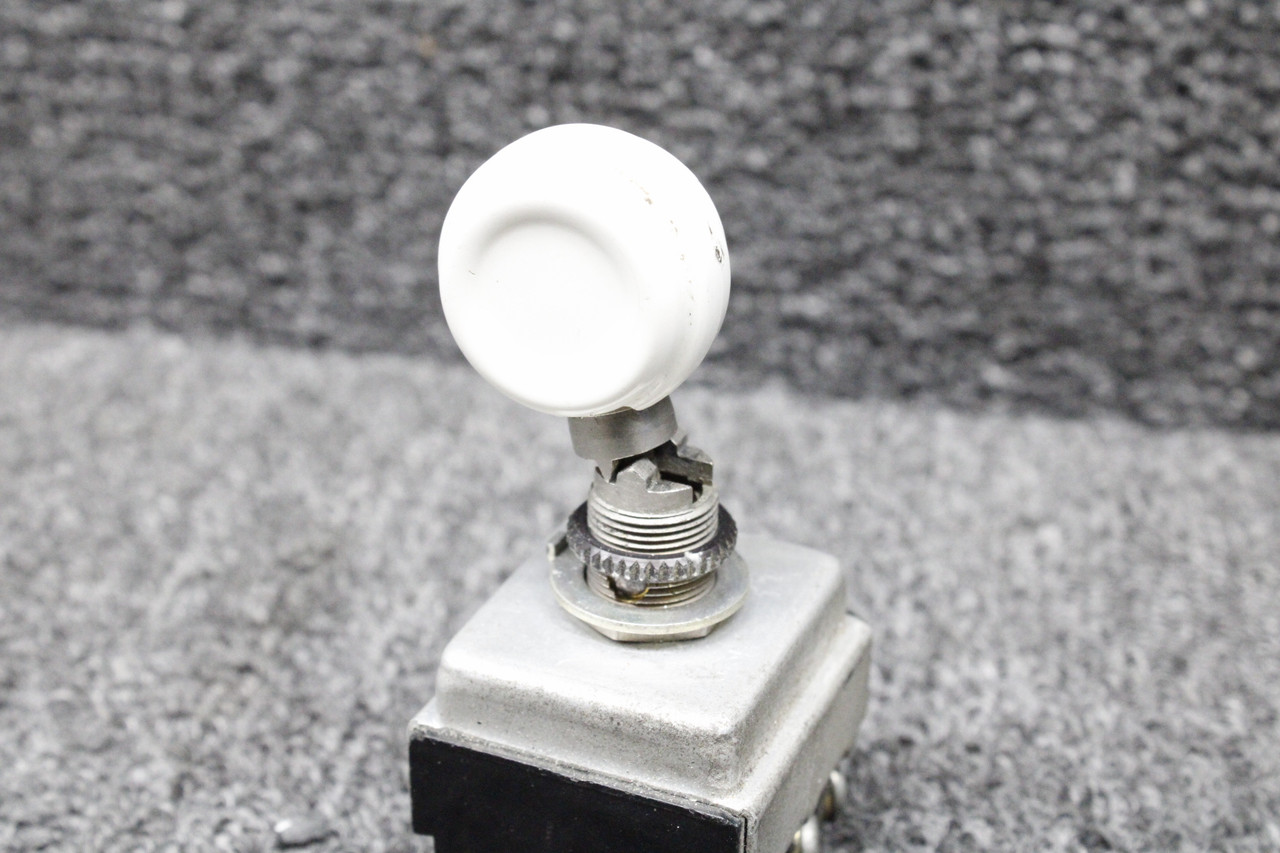 MS25127-E3 (Alt PN: 8859K44) Cessna T210L Landing Gear Toggle Switch
