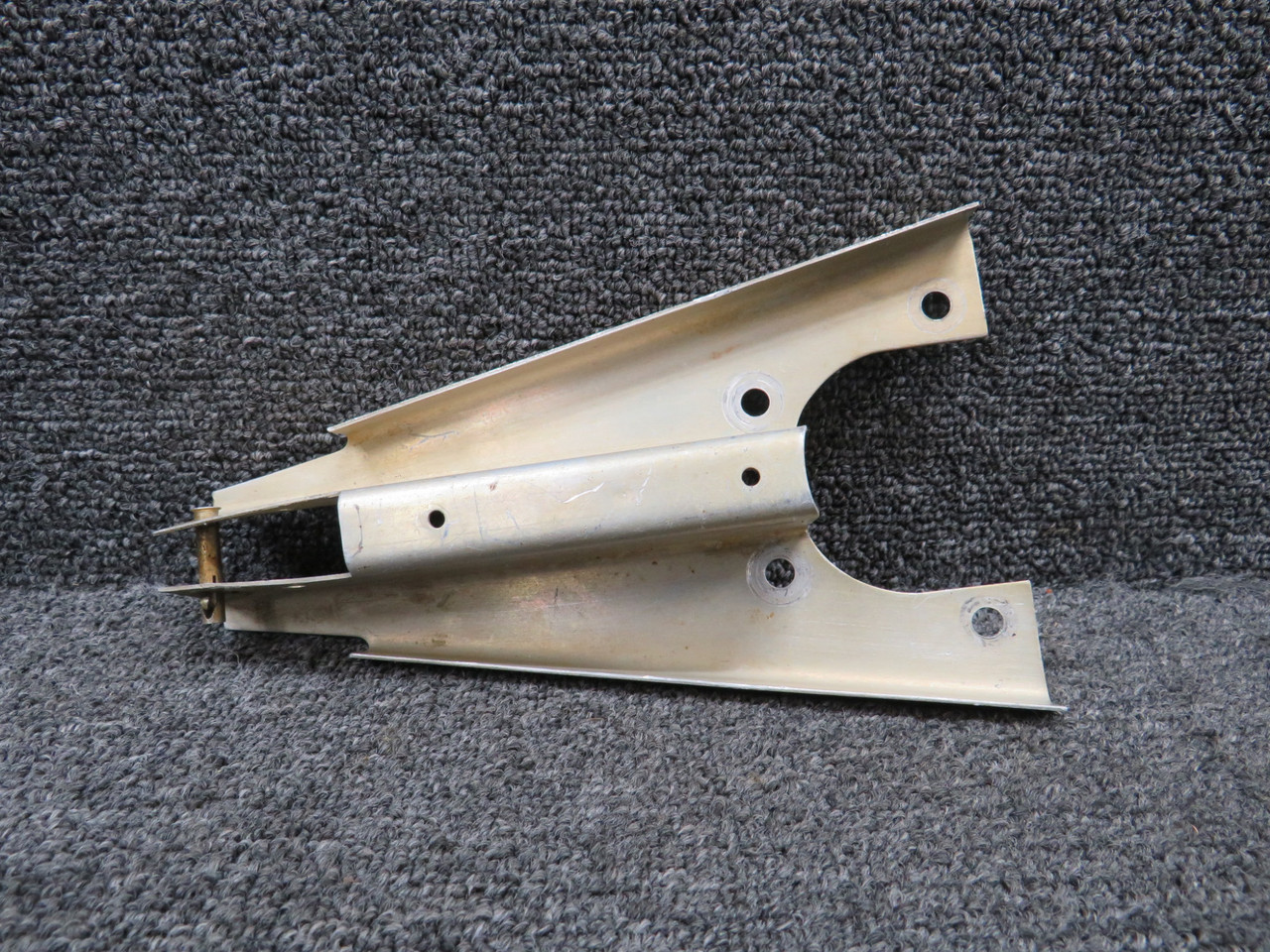 60-524104-1 Beechcraft B60 Rudder Tab Cable Pulley Bracket Unit