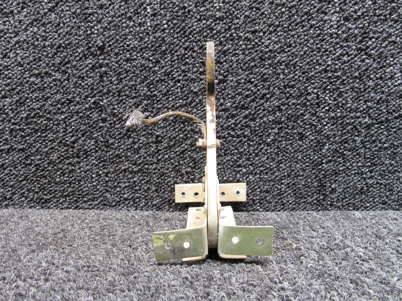 60-630018 Beech 60 Rudder Center Hinge Assembly For Sale