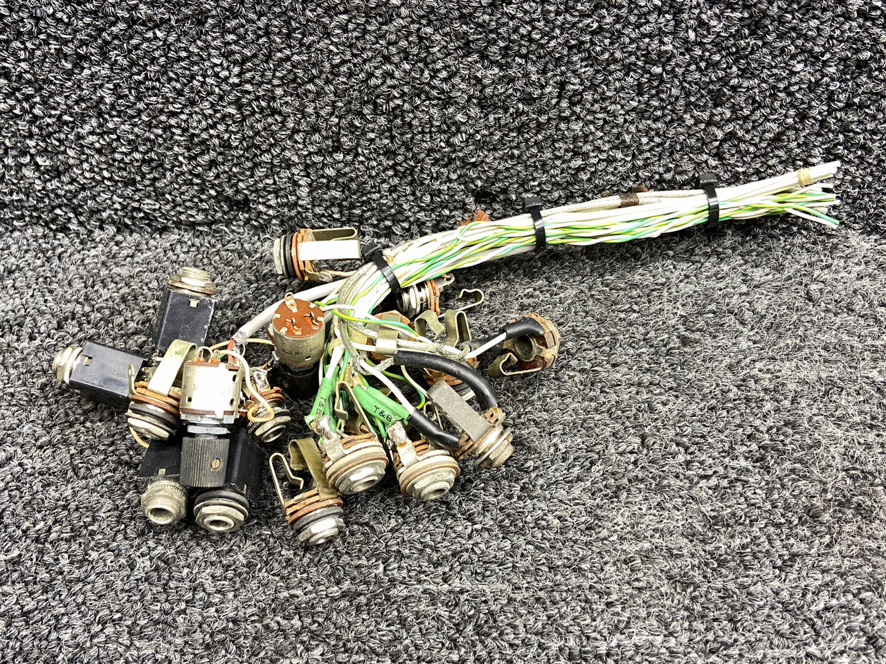 Beechcraft 35 Headset, Microphone Jack Set (Removed From: 12 Volt System)
