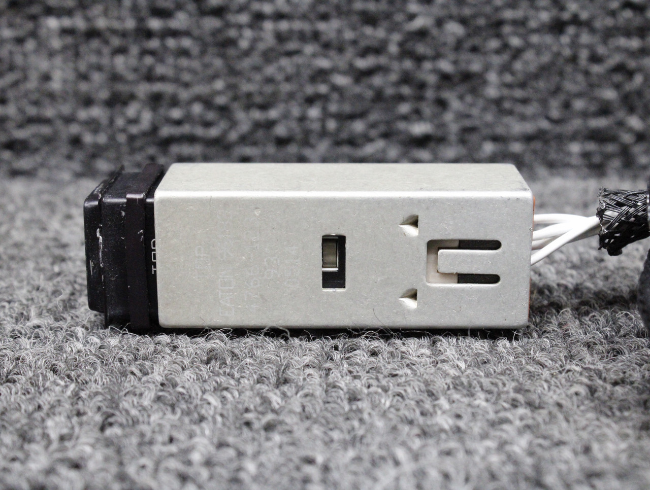 96182 (Alternate PN: 582-10A0B0C1) Eaton Annunciator Switch (Alt Alert)