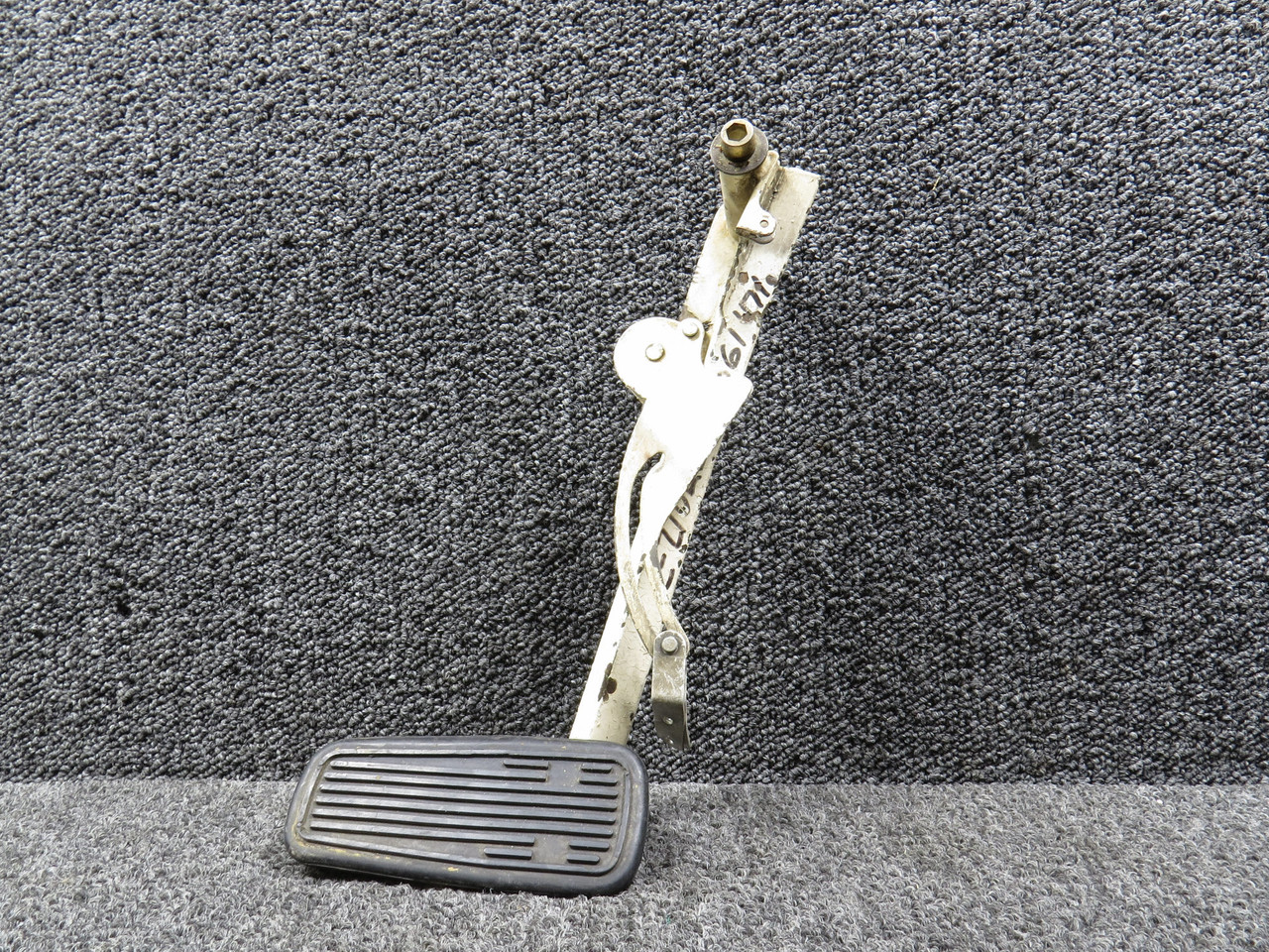 0741623-1 Cessna Cabin Step Assembly w/ Bracket For Sale