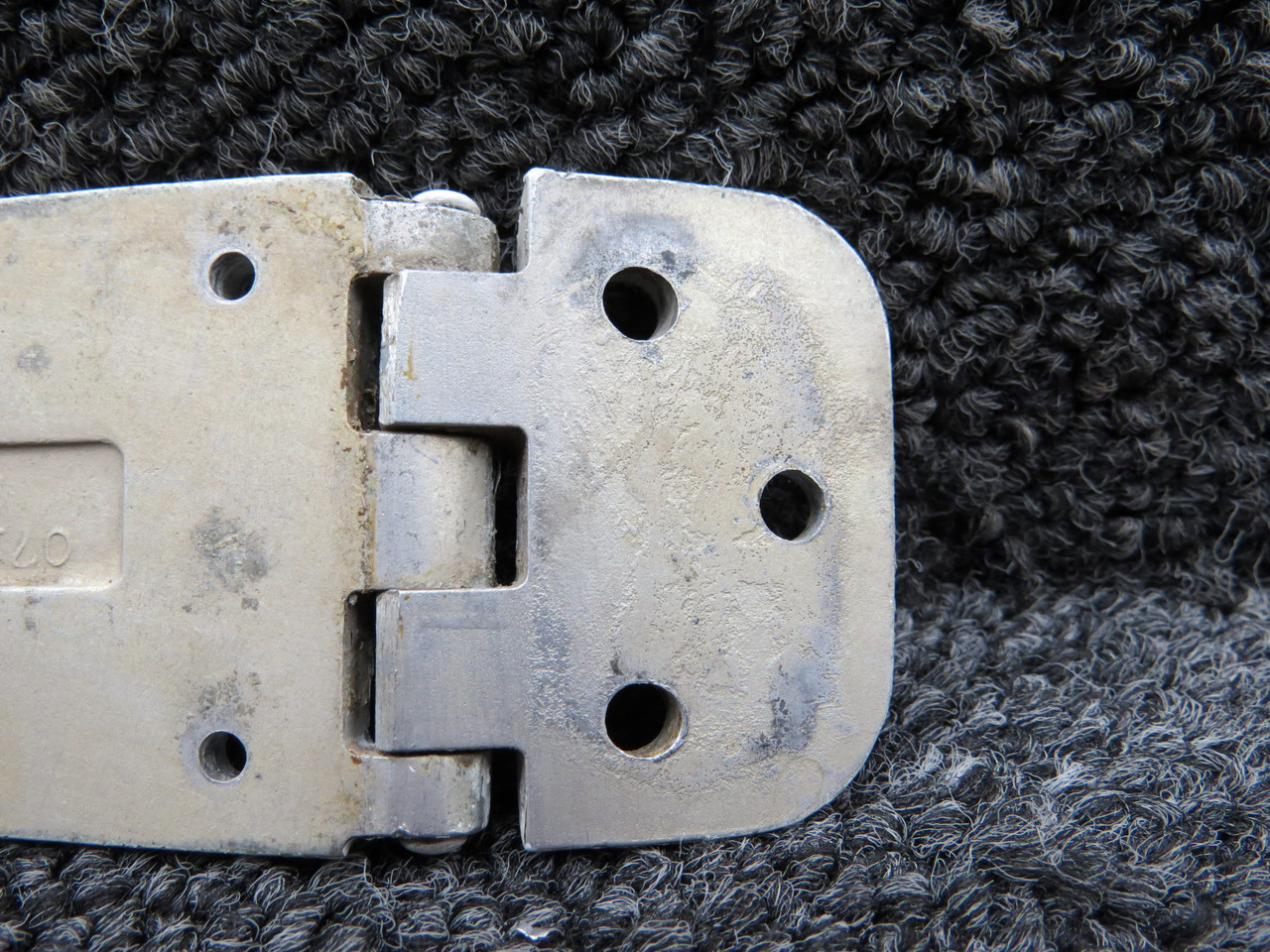 1211626-2, 0711037-8 Cessna 205 Upper Baggage Door Hinge Assembly