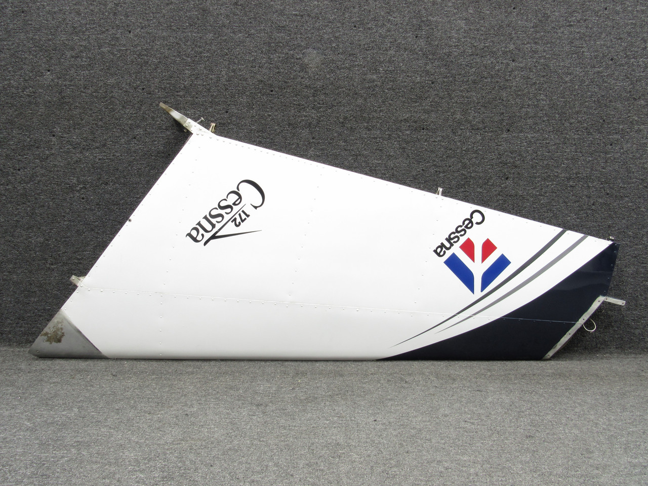 0531006-64 Cessna 172G Vertical Stabilizer Fin