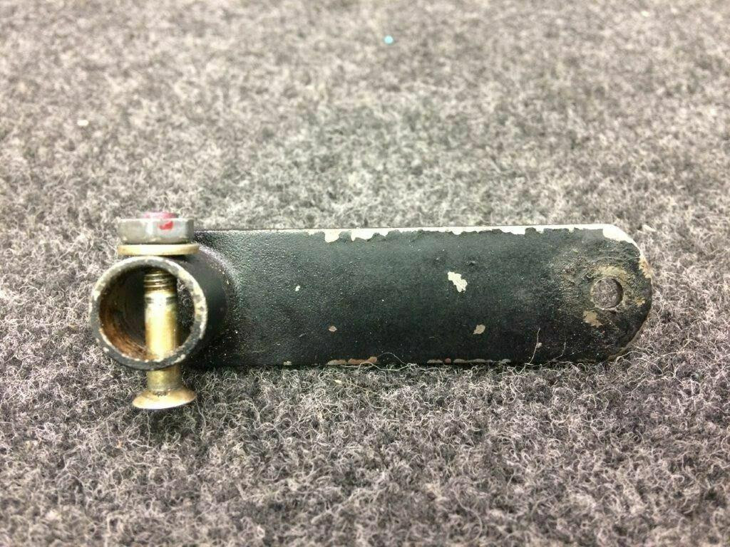 69092-002 Piper PA32R-301 Arm Fuel Selector Control