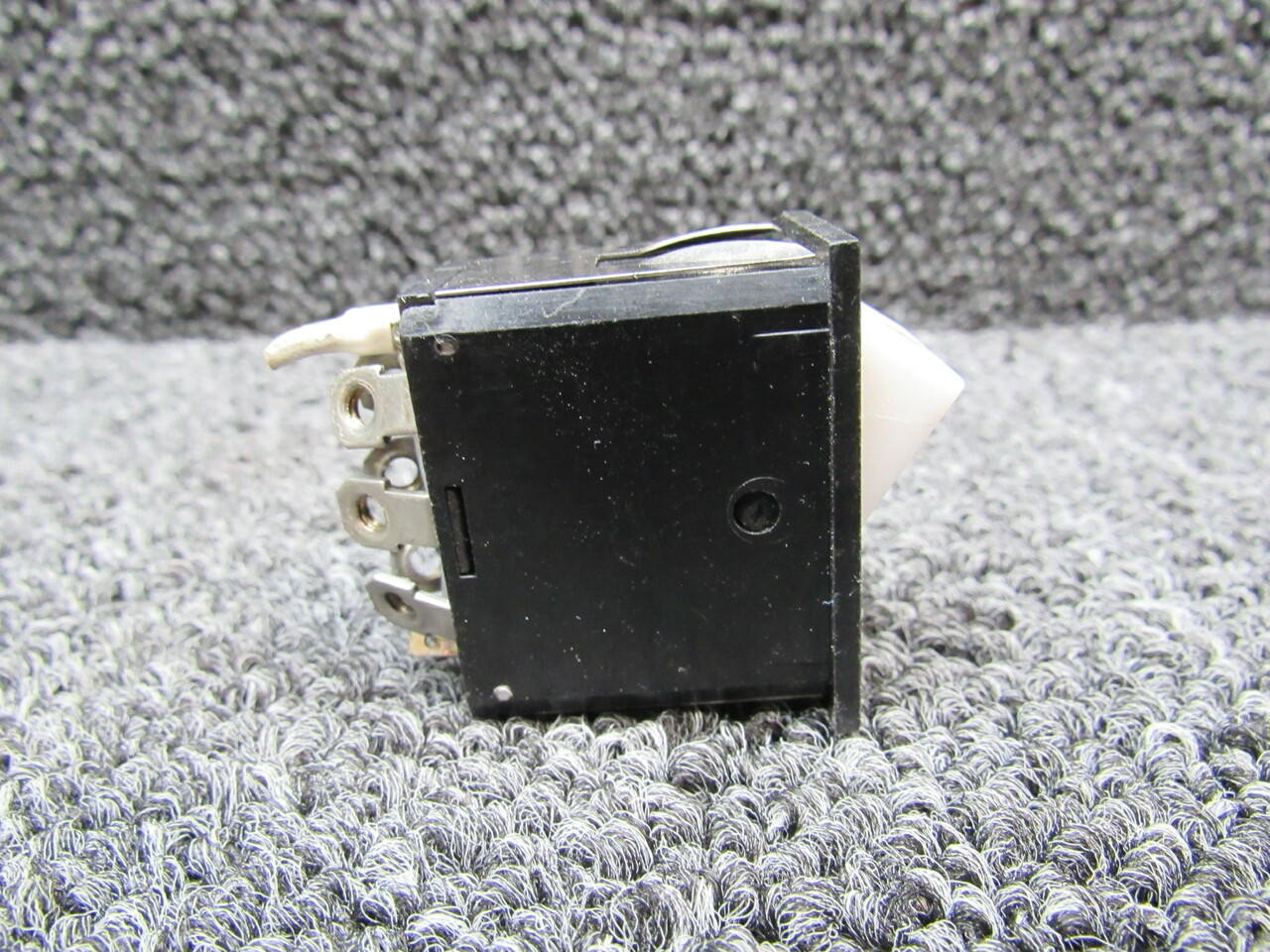 8941K699 (USE: 688-296) Piper PA28-181 Rocker Switch Radio Master
