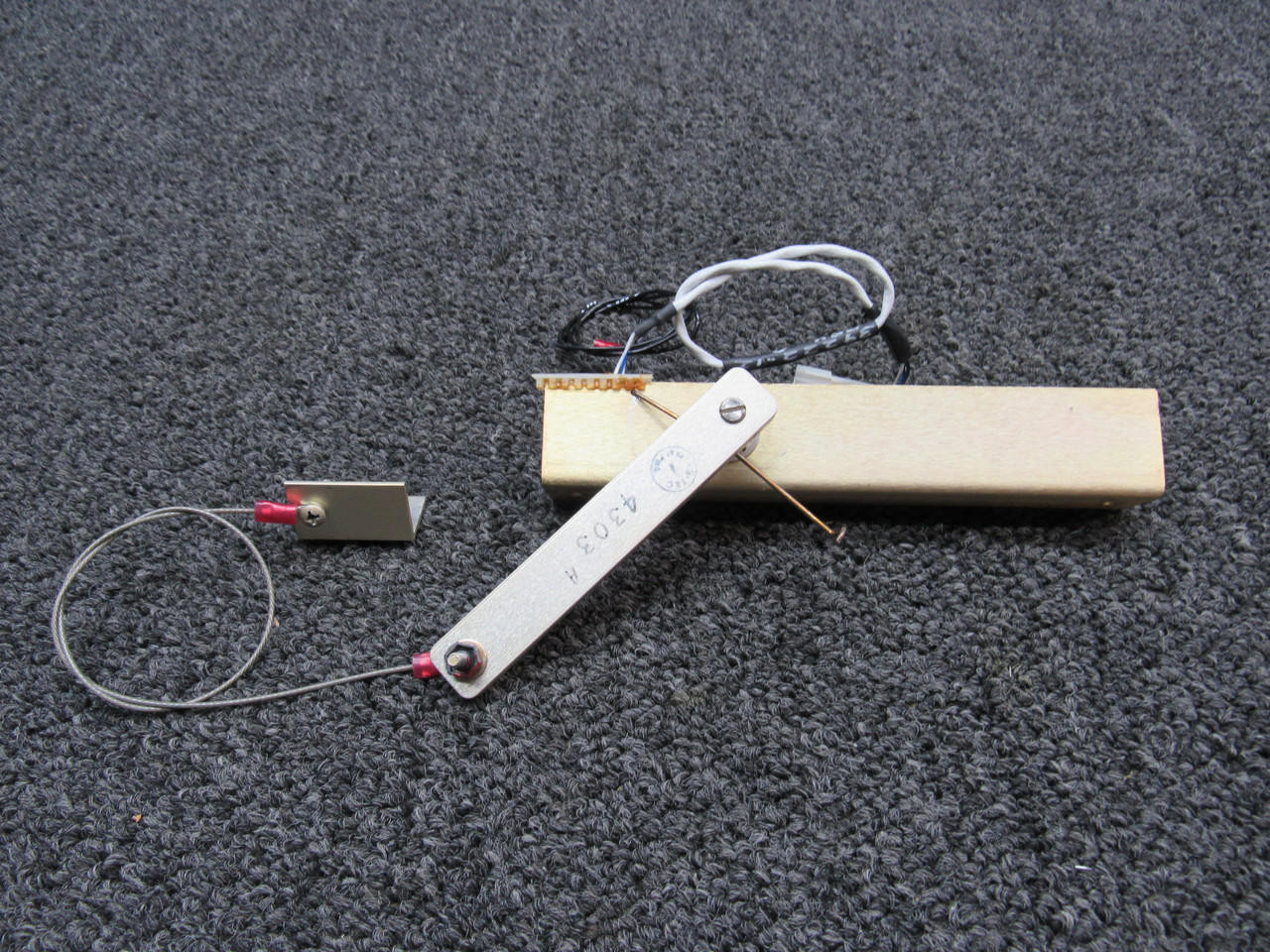 S-Tec 55X Flap Position Sensor Assembly W/ Bracket