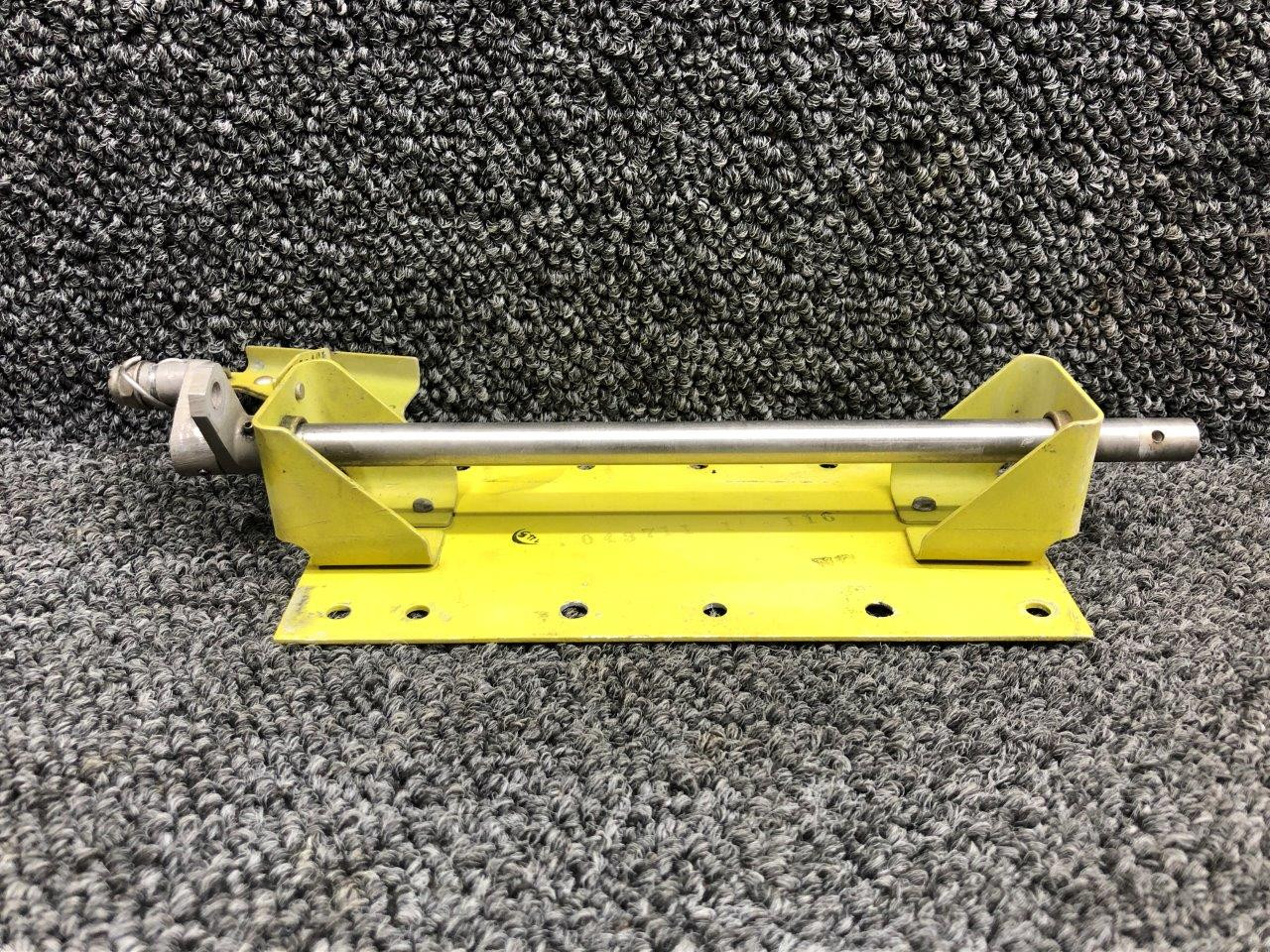 43707-2 Rockwell 112A Lower Cabin Door Latch Assembly RH W/ Shaft & Arm