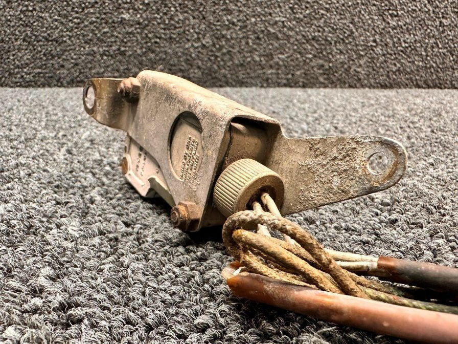 IVA20 (USE: 1VA20) Cessna 310D Micro Switch Assembly w Bracket