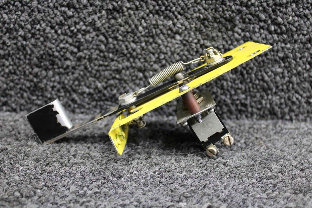 96-324055-99, 96-324055-7, MS25201-4 Beechcraft 95-C55 Flap Switch, Bracket