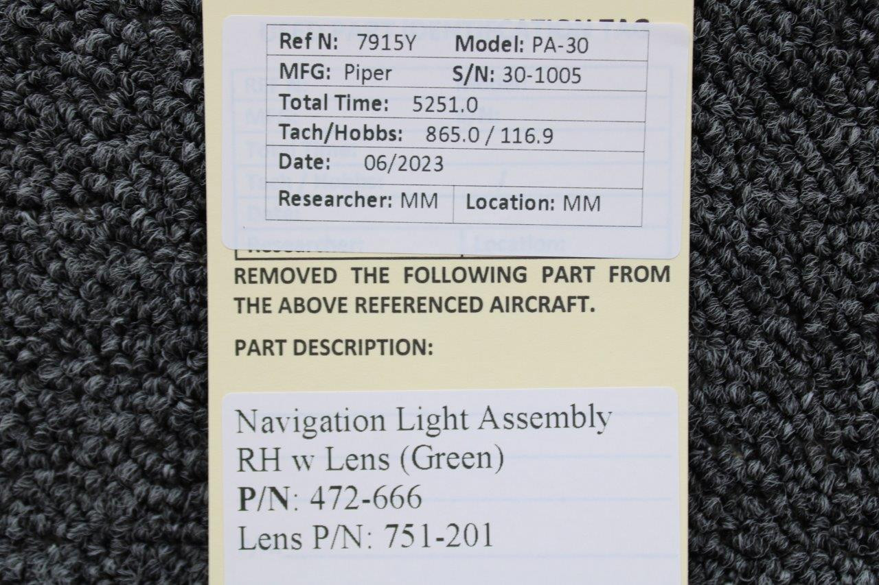 472-666, 751-201 Piper PA30 RH Navigation Light has Green Lens