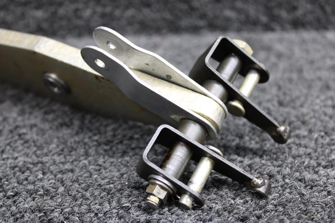 0760675-5 Cessna 182P Aft Elevator Bellcrank Assembly with Links
