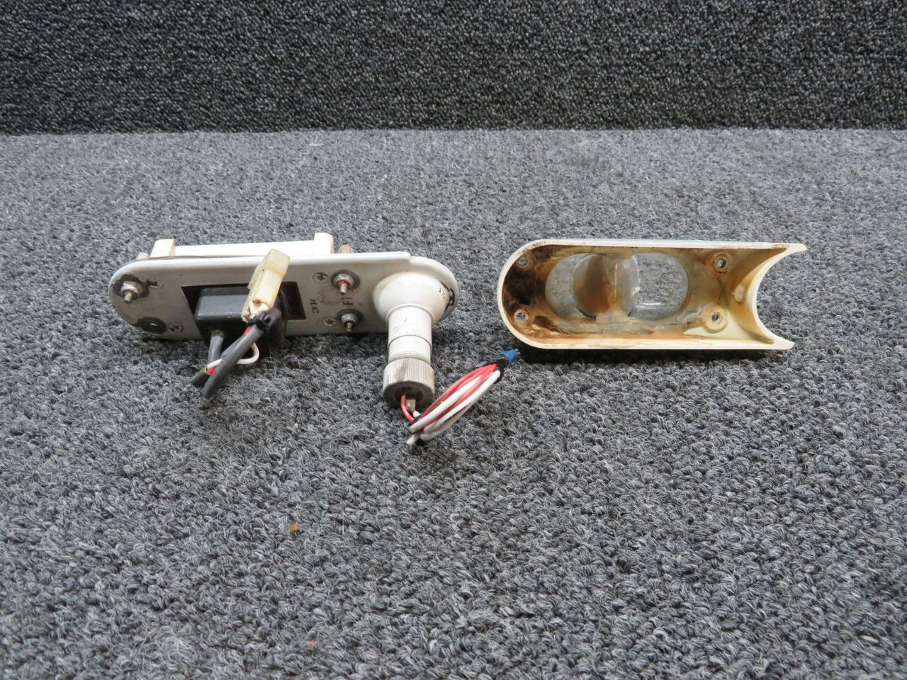 30-1265-2 Grimes RH Nav, Strobe Light Assembly (14 Volts, Core)