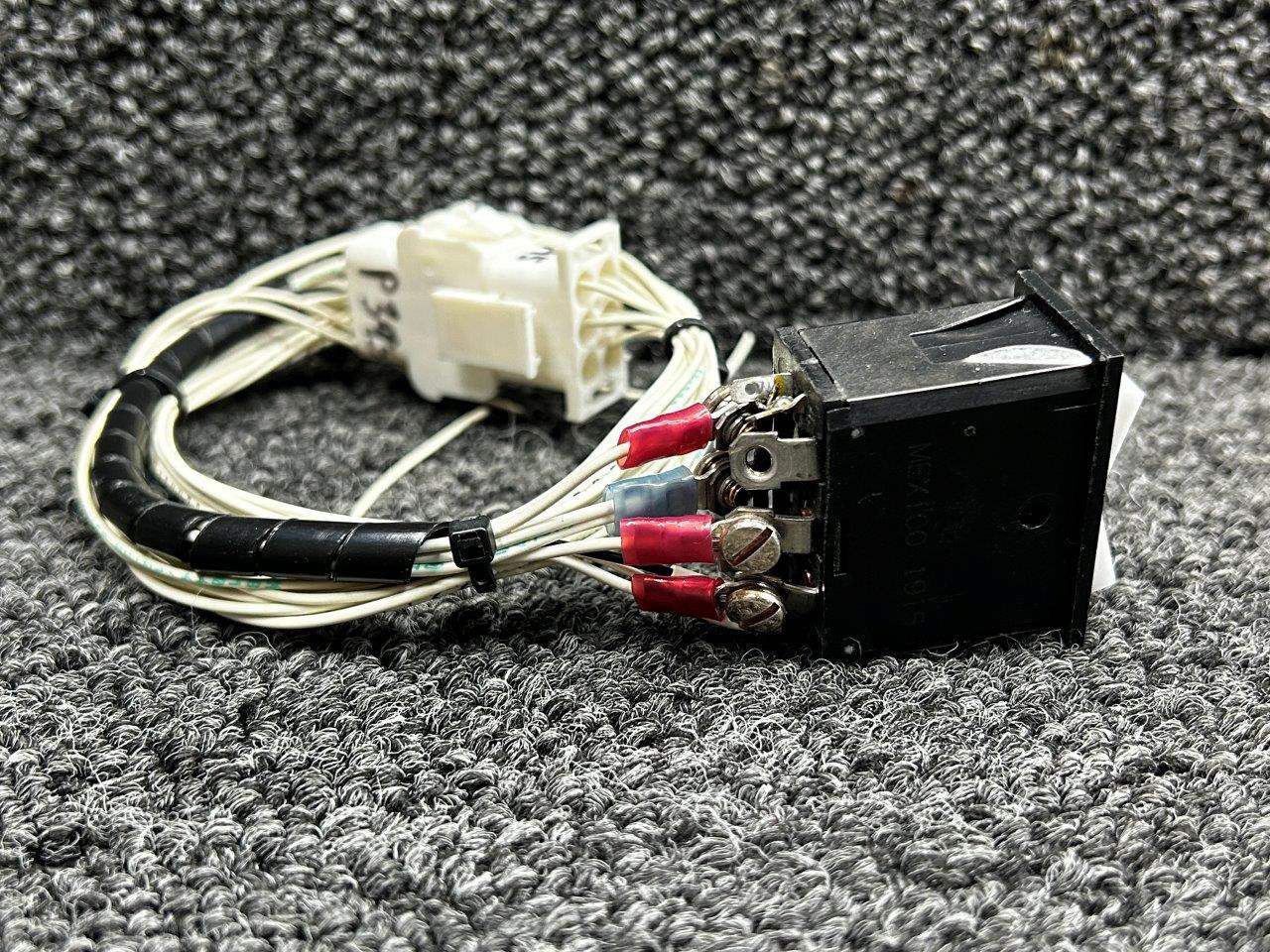 AML26GBC3AA04GG (Alt PN: 688-452) Honeywell Yaw Trim Rocker Switch