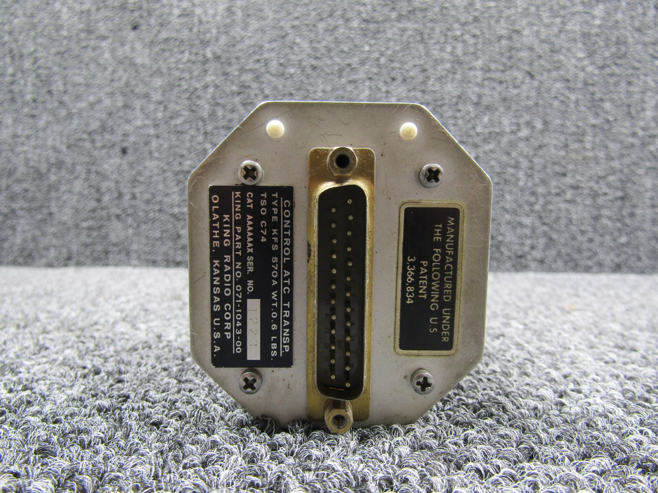 071-1043-00 King Radio KFS-570A Discolored Face ATC Transponder Control