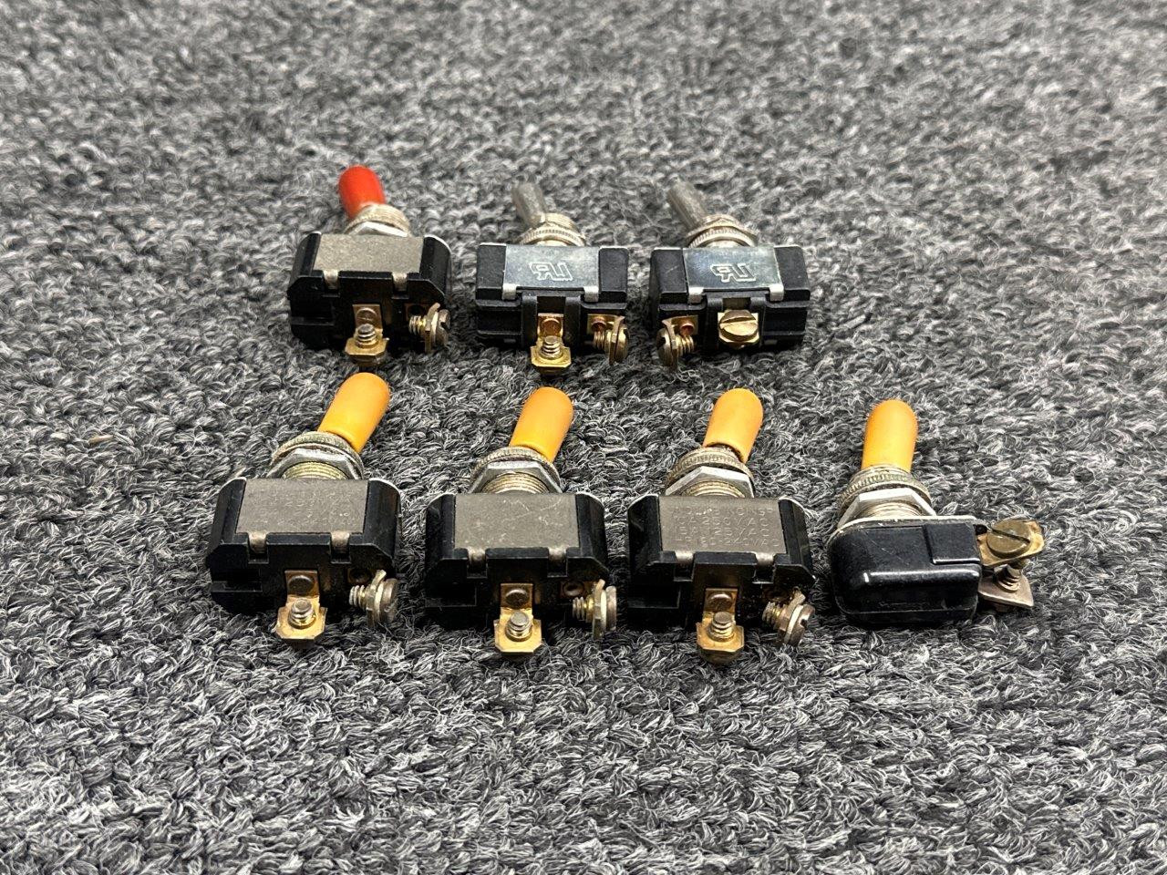Piper PA24-400 Und Lab and Carling Toggle Switch (Set of 7) For Sale