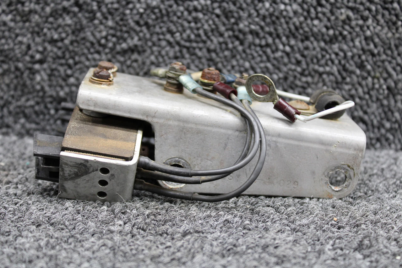 C40010 and C40029 Cessna 401A Propeller Brush Block with Mount Bracket