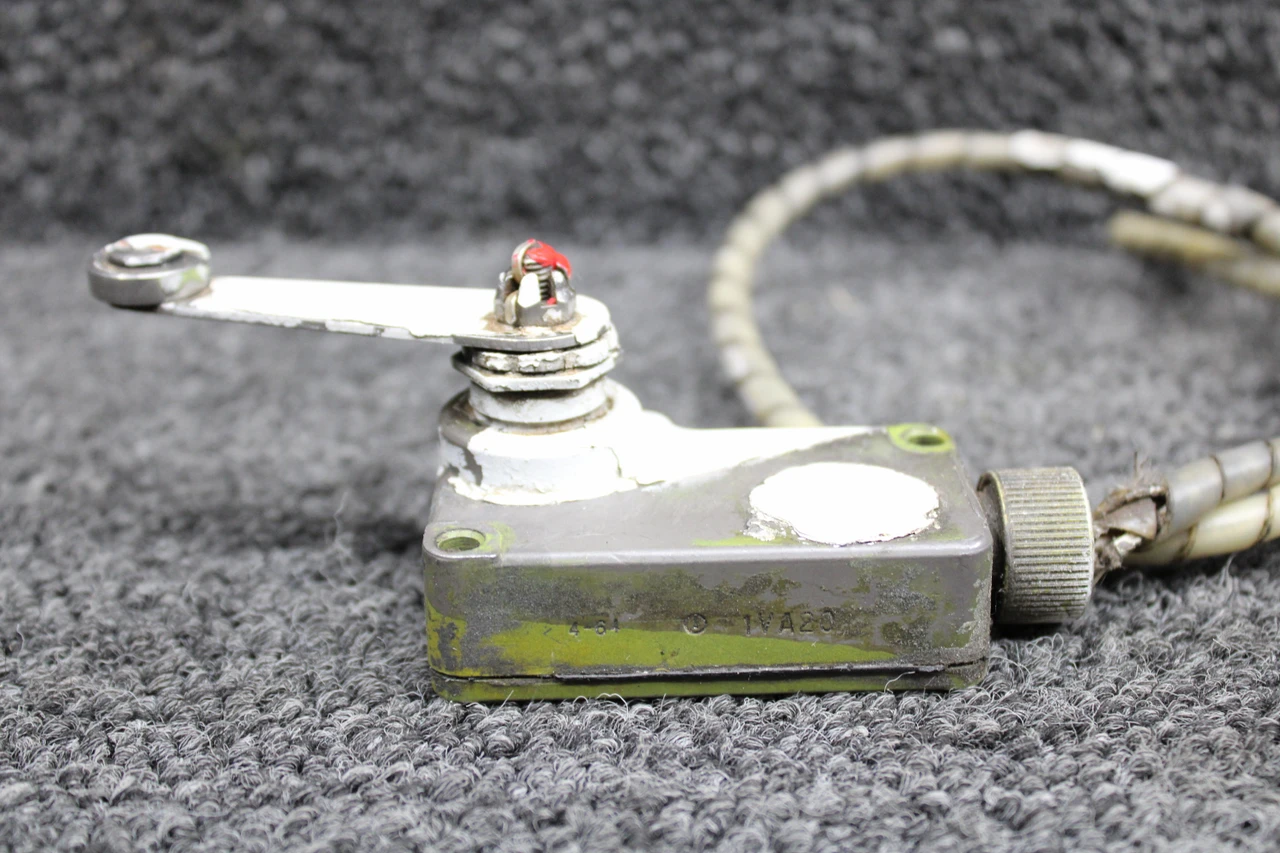 IVA20 (Use PN: 1VA20) Cessna 310K Microswitch Landing Gear Limit Switch LH
