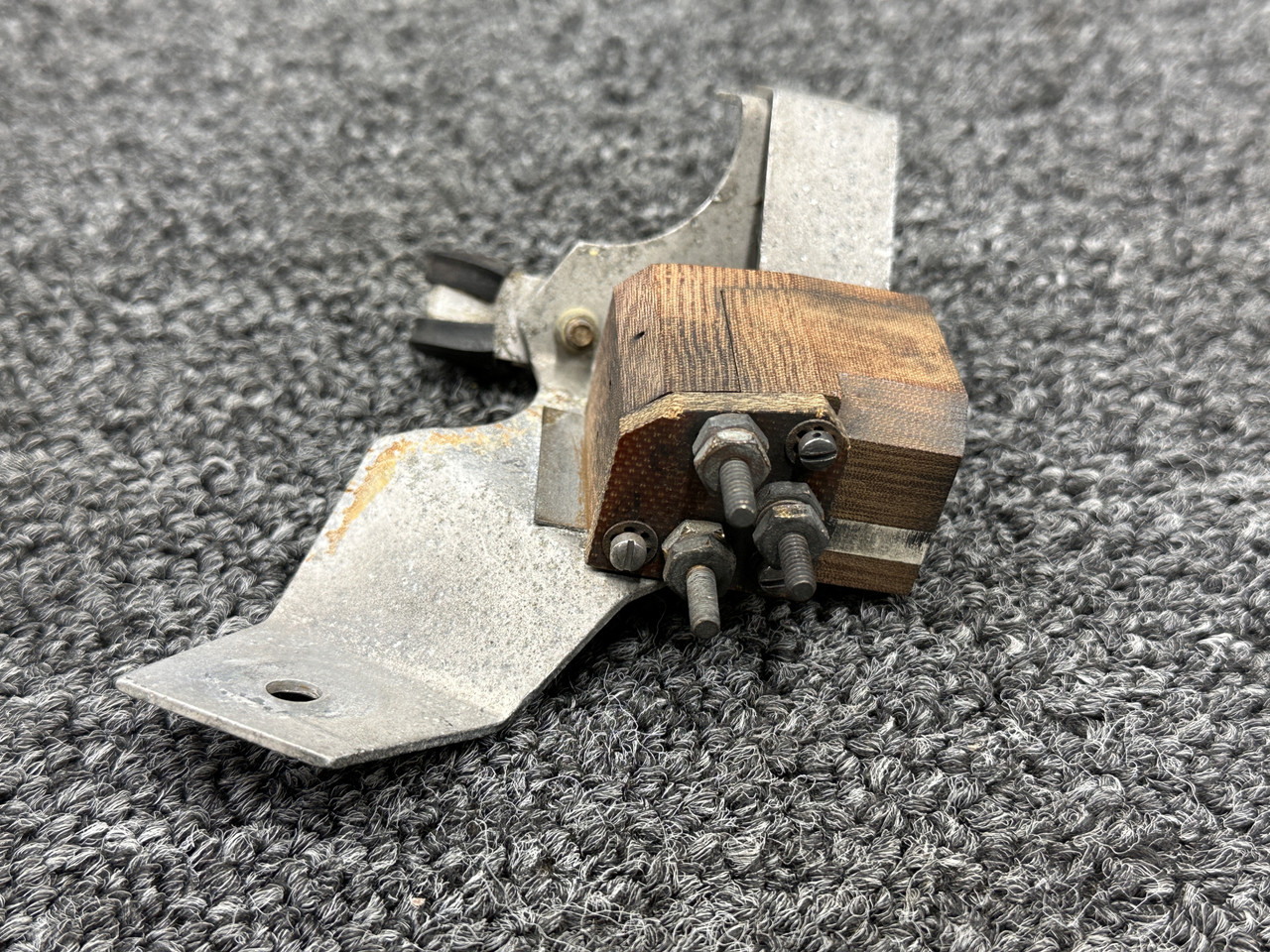 3E2151 and 4E1633 Beechcraft B-60 Brush Modular Assembly with Bracket