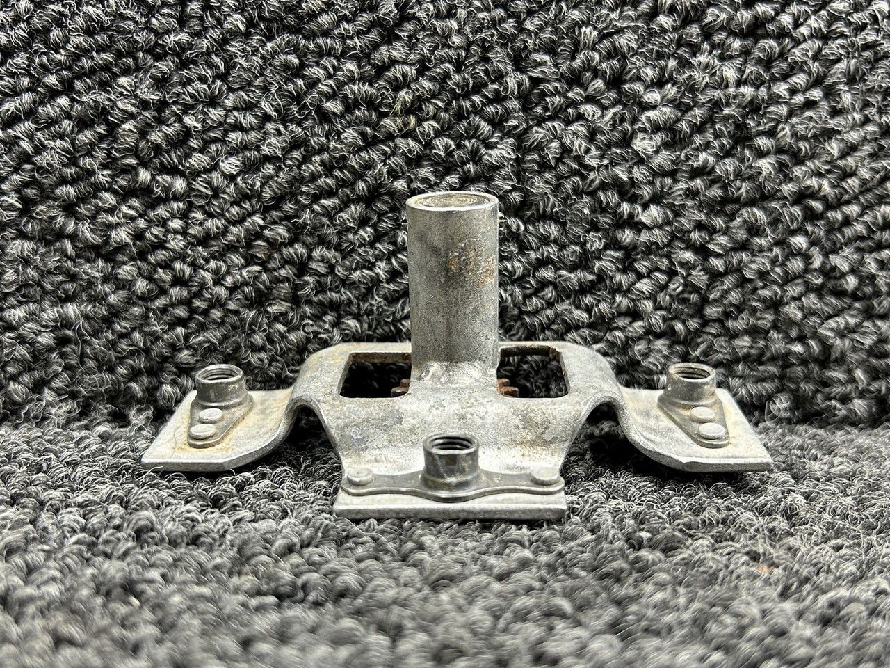 0711699-1 Cessna A185E Left Hand Cabin Door Latch Clutch Assembly (Worn)