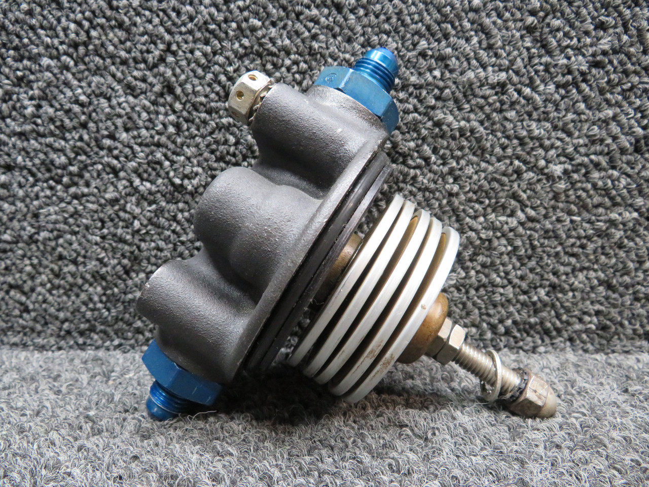 751-983 Piper PA34-200T Fuel Filter Head and Stud Assembly- Has Filters