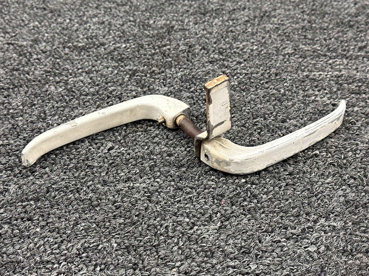 0413198-3, 1610056-1 Cessna A188B LH Cabin Door Handle Assembly