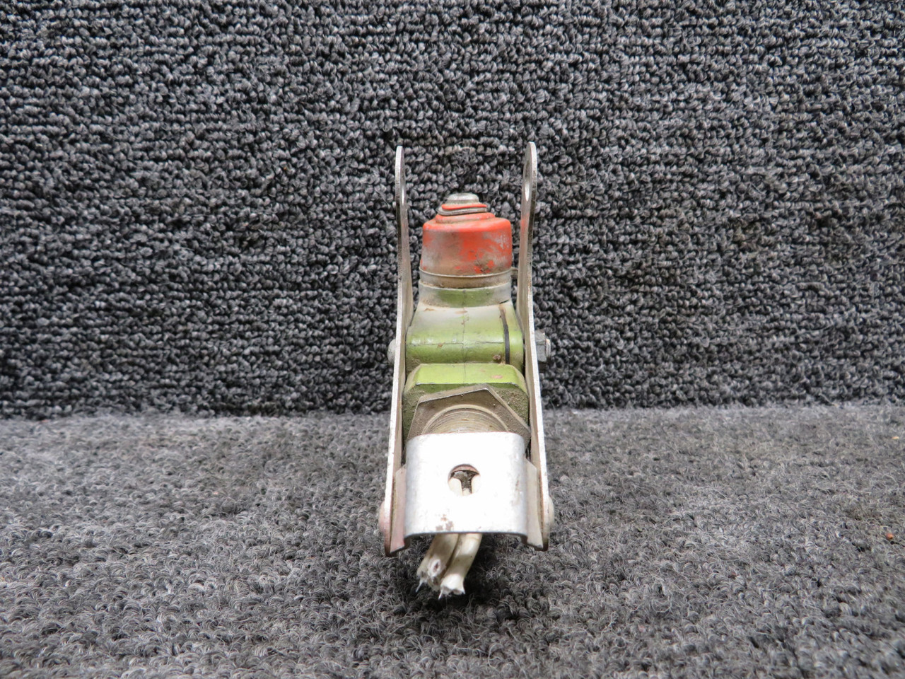2VB1 Micro Switch Nose Gear Switch and Bracket