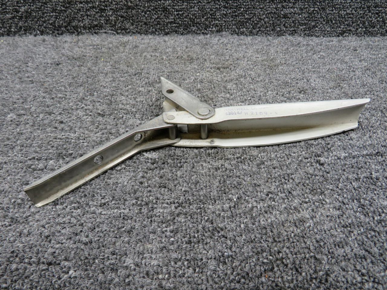 H2109-4 Beechcraft A36 Cowl Latch Handle Assembly RH