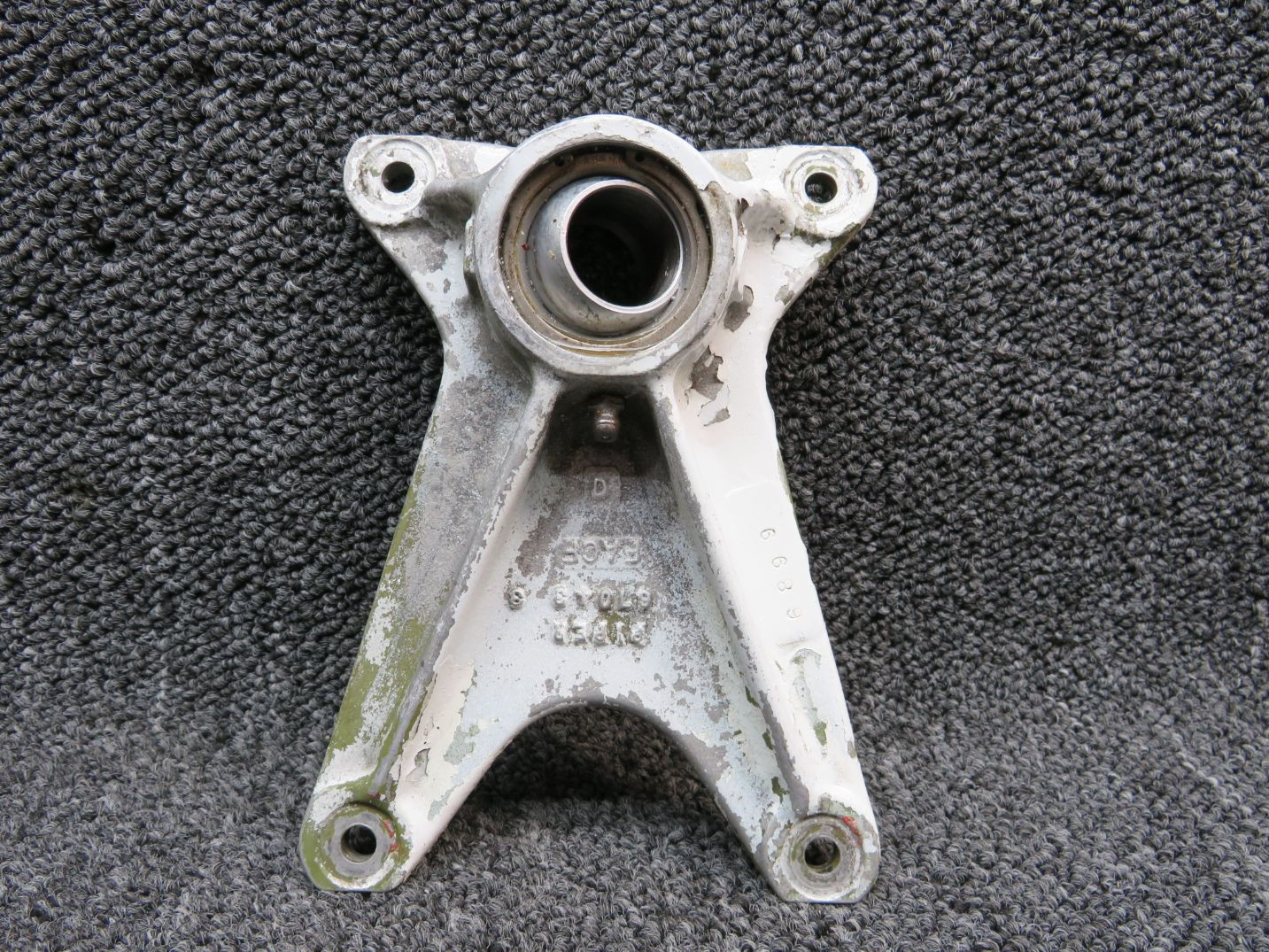 67042-013 (Cast: 67043-3) Piper PA32R Trunnion Fitting Assembly Aft