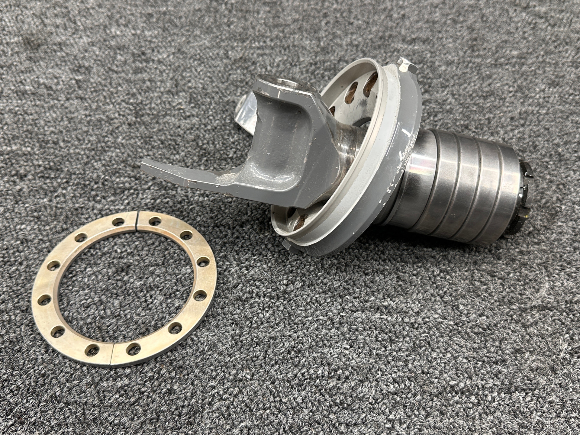 A005-15 Robinson R22 Main Rotor Blade Spindle Assembly