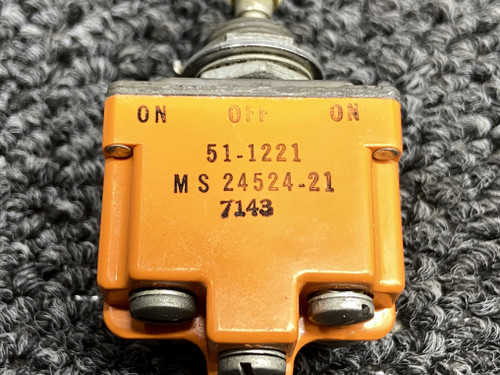 MS24524-21 Cessna 421B Landing Light Toggle Switch For Sale