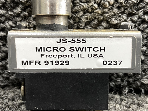JS-555 (Alt: 91929) Robinson R22 Floor Transmat Switch has Minor Corrosion